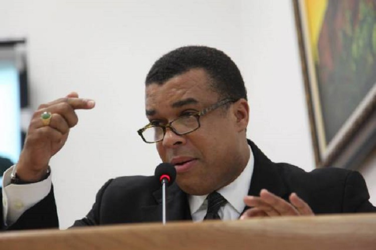 Le sénateur Steven Benoit se retire de la course à la présidentielle ...