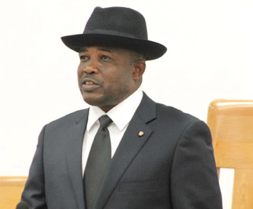 La plateforme Palmiste de Simon Dieuseul Desras, tourne le dos à Ariel ...