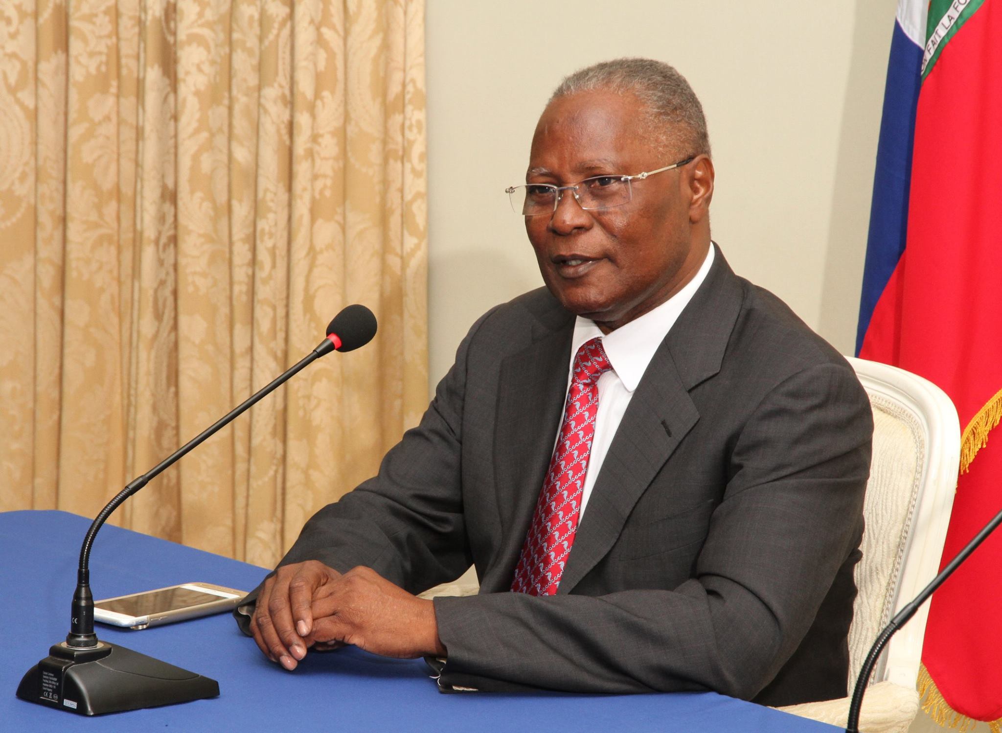 Position de l’ex-président Jocelerme Privert sur le Référendum ...