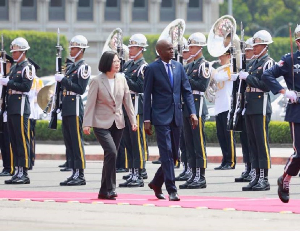 Taiwan : Jovenel Moise accueilli avec une salve de 21 coups de canon ...