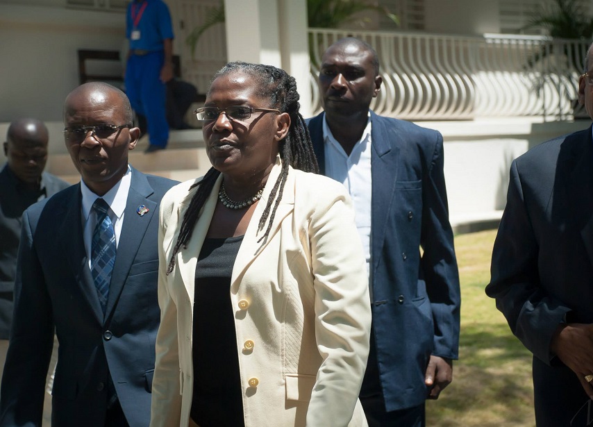 Yolette Mengual, empêchée d’approcher le président Jovenel Moïse à l ...