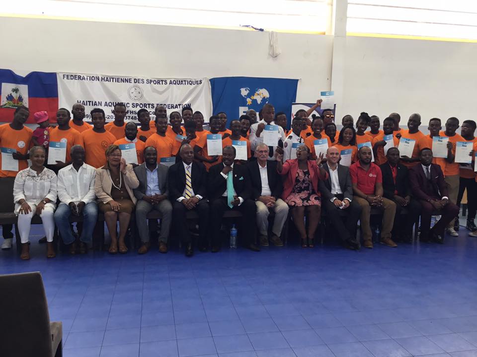 Haïti : 40 instructeurs de nage à distance certifiés par la Fédération ...