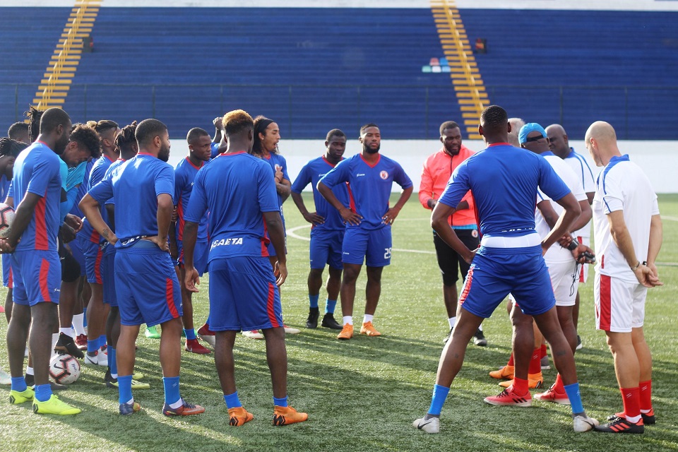 CNL- Nicaragua-Haïti , les grenadiers découvrent la nouvelle pelouse du ...