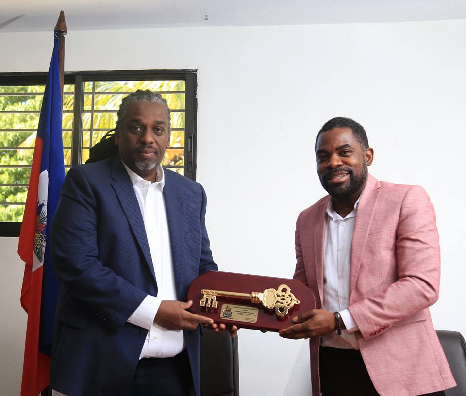 Haïti – Canada : Le maire Chevry remet les clés de Port-au-Prince au ...