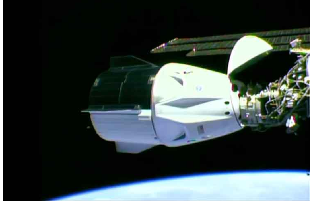 Nasa – le vaisseau de SpaceX s’amarre avec succès à la Station Spatiale ...