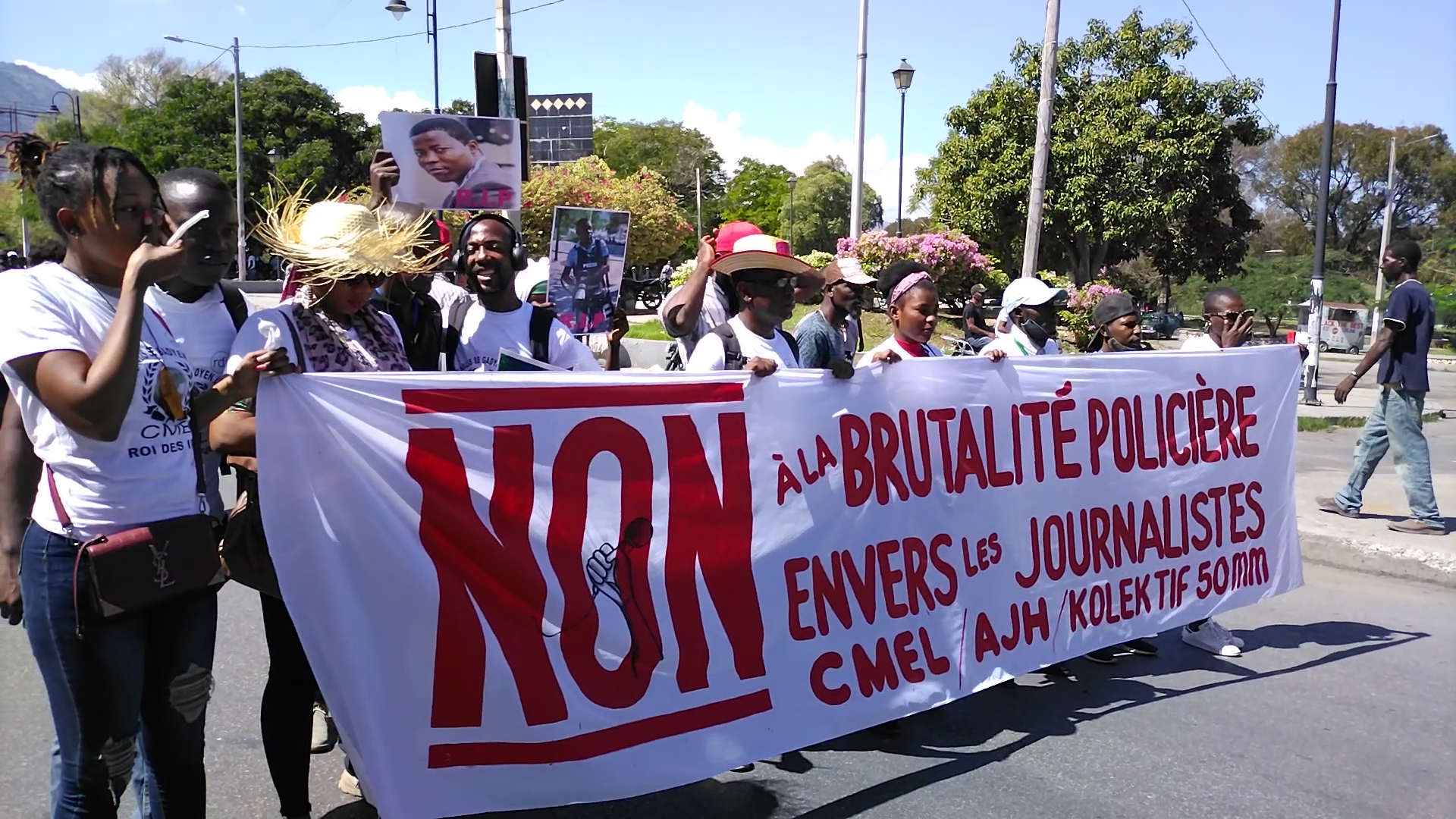 Des journalistes manifestent pour réclamer justice après l’assassinat ...