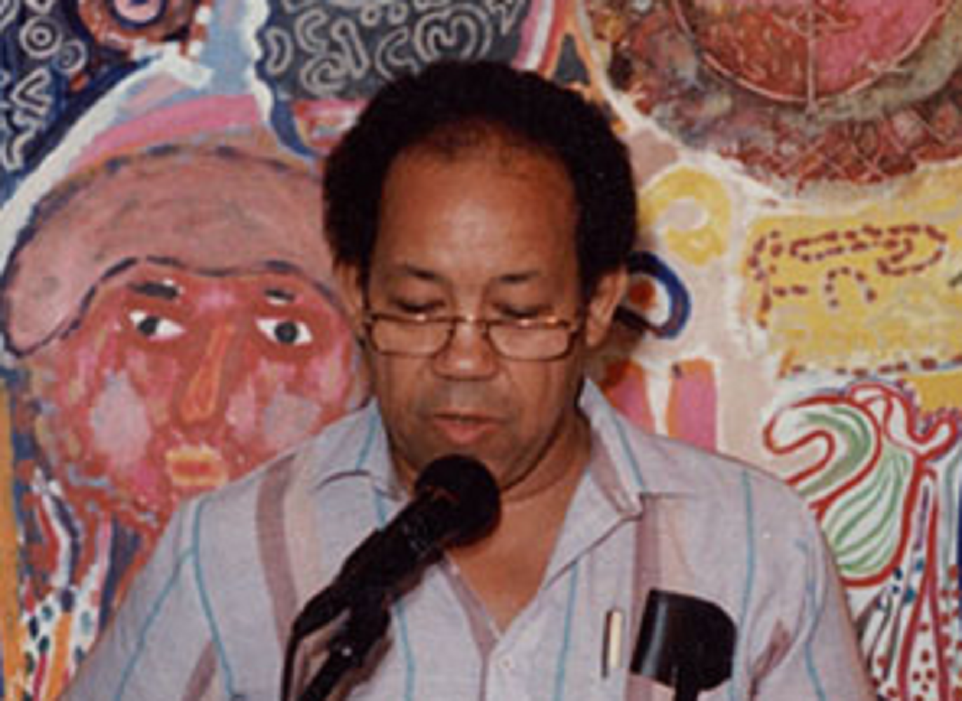 Georges Castera, « Tanbou kreyòl » : pwèm pou 4 podyòl ak de wòch ...