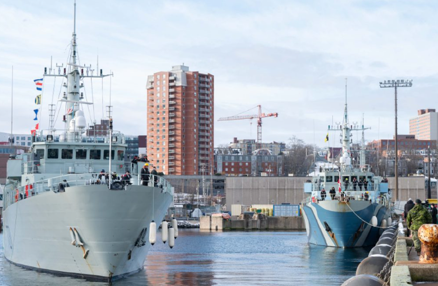 National Post | Le Canada déploie « deux petits navires de guerre peu ...