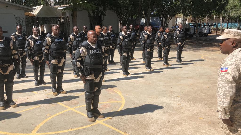 Fusion UDMO | CIMO : Trente-six policiers gradués à Fort-Liberté - Rezo ...