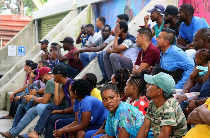 Le Mexique octroie 2 320 cartes humanitaires à des migrants comprenant ...