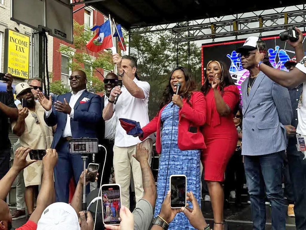 Andrew Cuomo célèbre la Fête du Drapeau haïtien à Brooklyn - Rezo Nòdwès