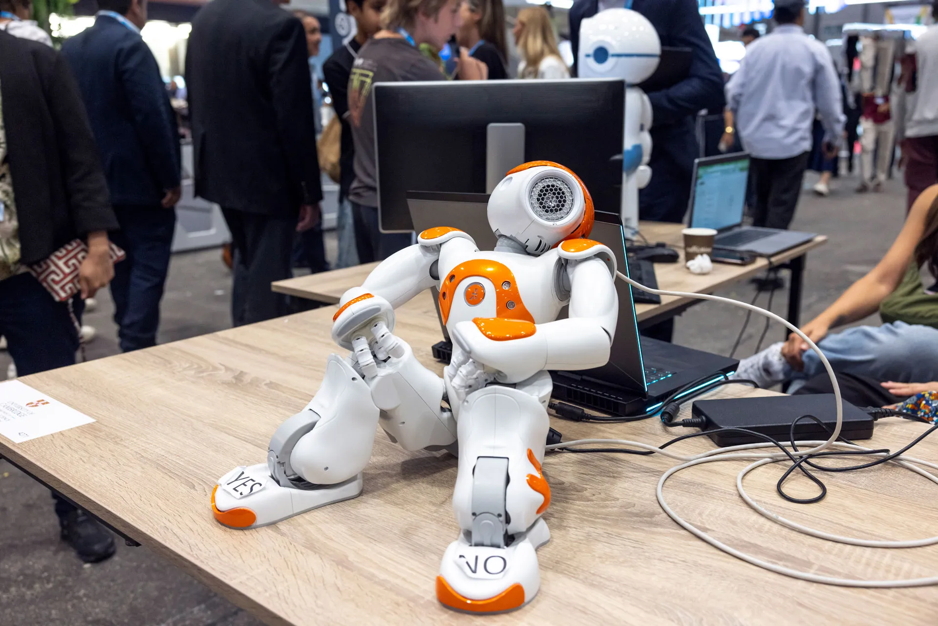 AI for Good 2025 : Un robot peut-il lire dans vos pensées ? - Rezo Nòdwès